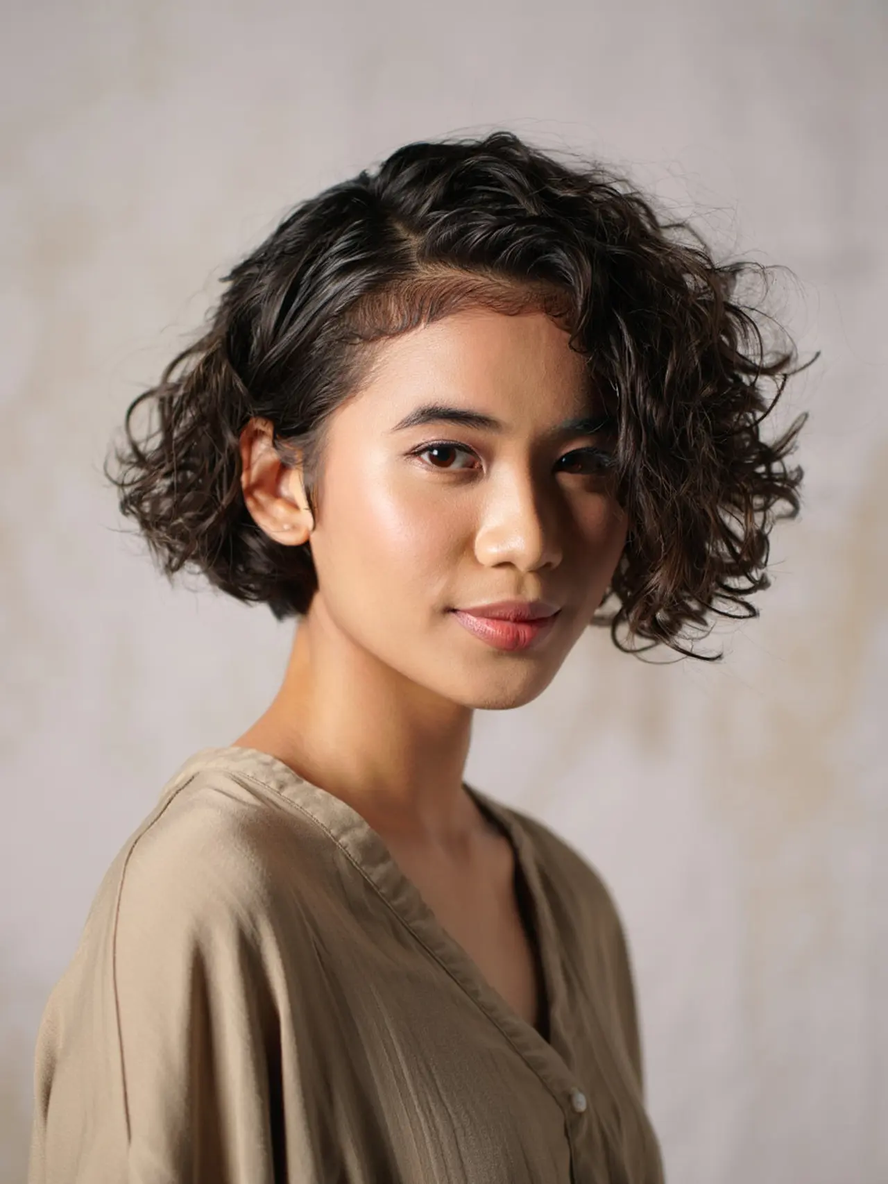 10 Tren Rambut Pendek Ikal Wanita yang Mudah Ditata, Gaya Modern untuk ...