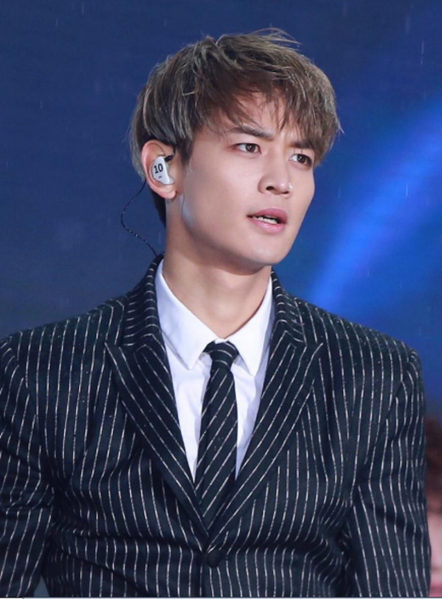 Minho SHINee Juga Masuk Daftar Pria Terseksi 2017 - ShowBiz Liputan6.com