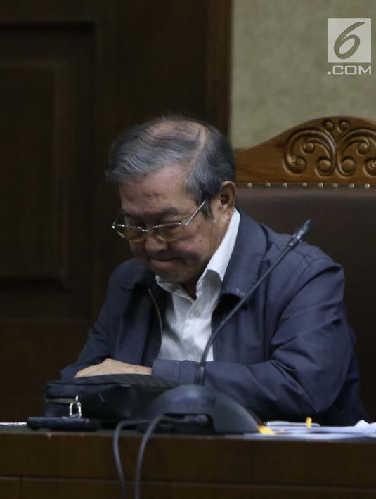 FOTO: Terkantuk-kantuk, Tamin Sukardi Jalani Sidang Lanjutan - Foto Liputan6.com
