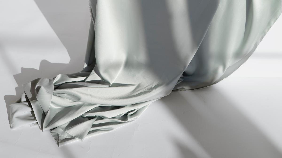 5 Ciri-ciri Kain Sutera Asli, Material Fashion Bernilai Tinggi