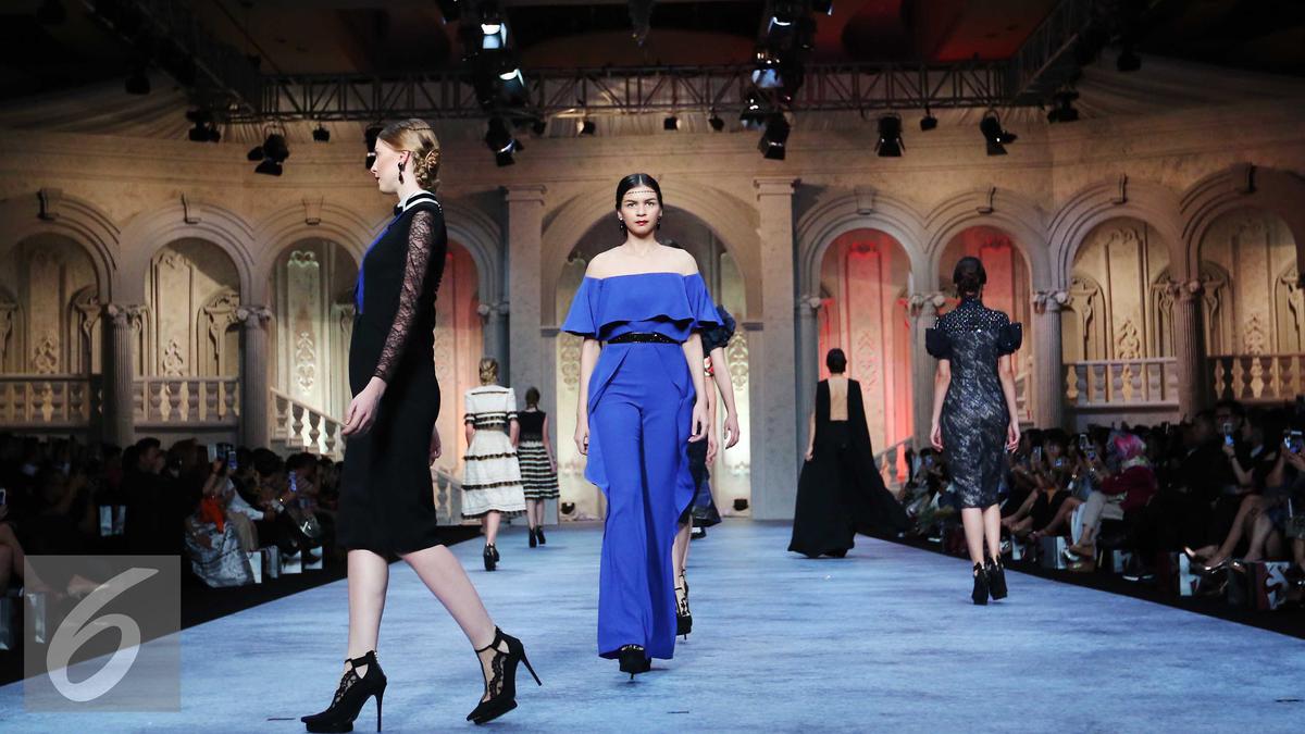 Karya Megah Sebastian Gunawan yang Terinspirasi Bangsawan Abad 18 ...