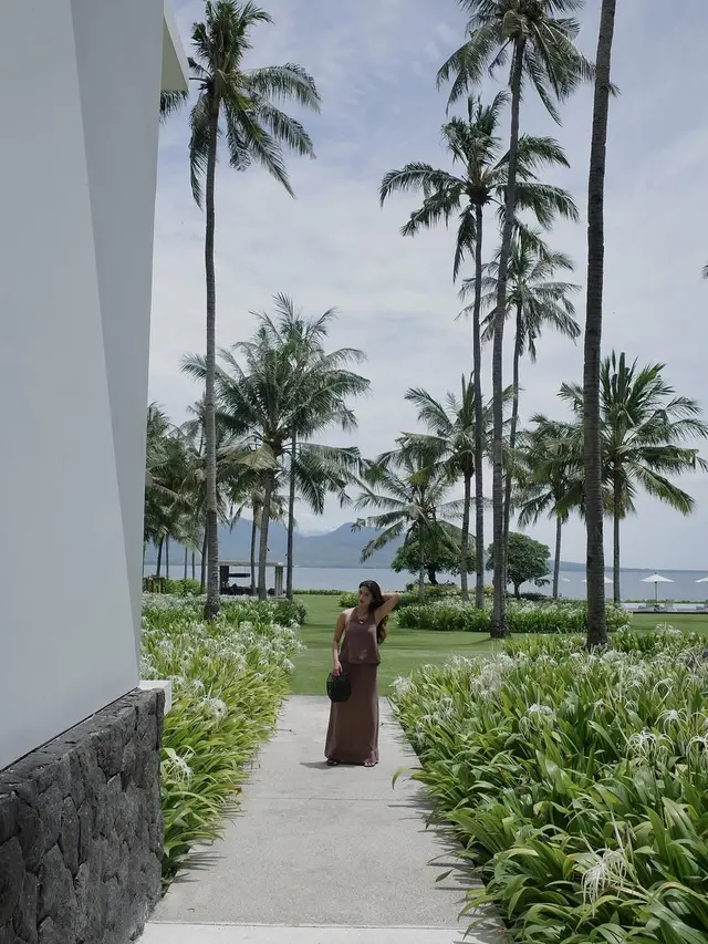 8 Potret Debi Sagita Liburan ke Banyuwangi, Tampil Stylish di Taman ...