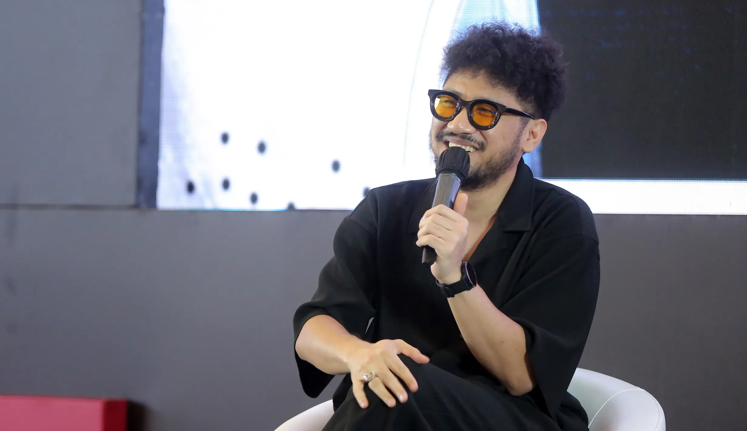 8 Penyanyi Pria Indonesia yang Tak Bisa Lepas dari Kacamata, Sudah Jadi ...