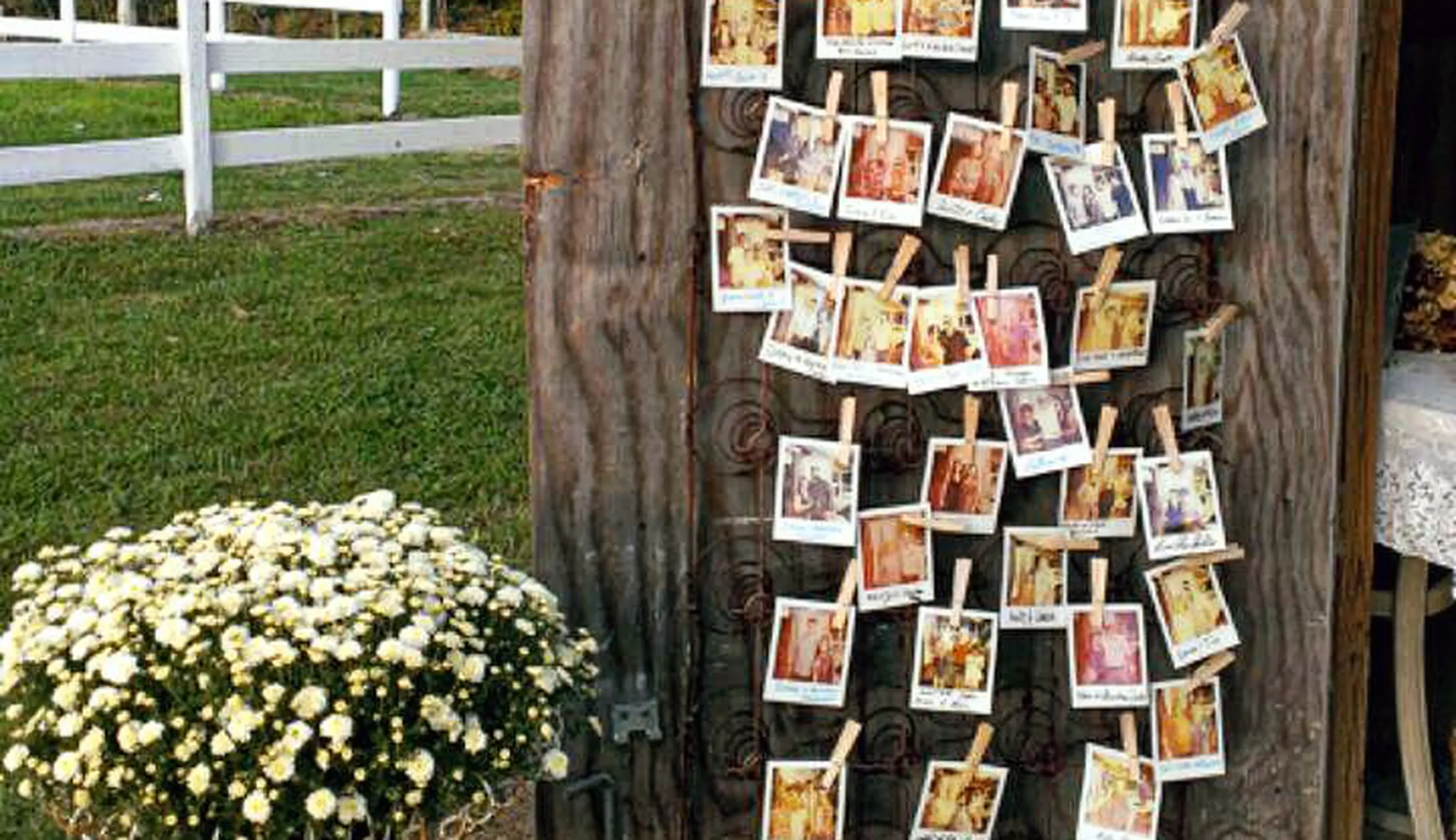 10 Ide Photo Booth Pernikahan Murah Buatan Sendiri
