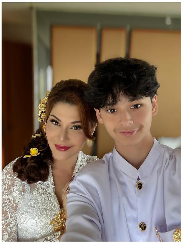 6 Potret Keluarga Tamara Bleszynski di Pertunangan Teuku Rassya, Ibunda ...