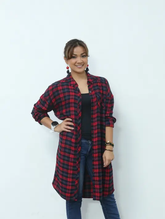 Jadi Penyiar Radio, Nirina Zubir Merasa Lebih Muda - Photo Fimela.com