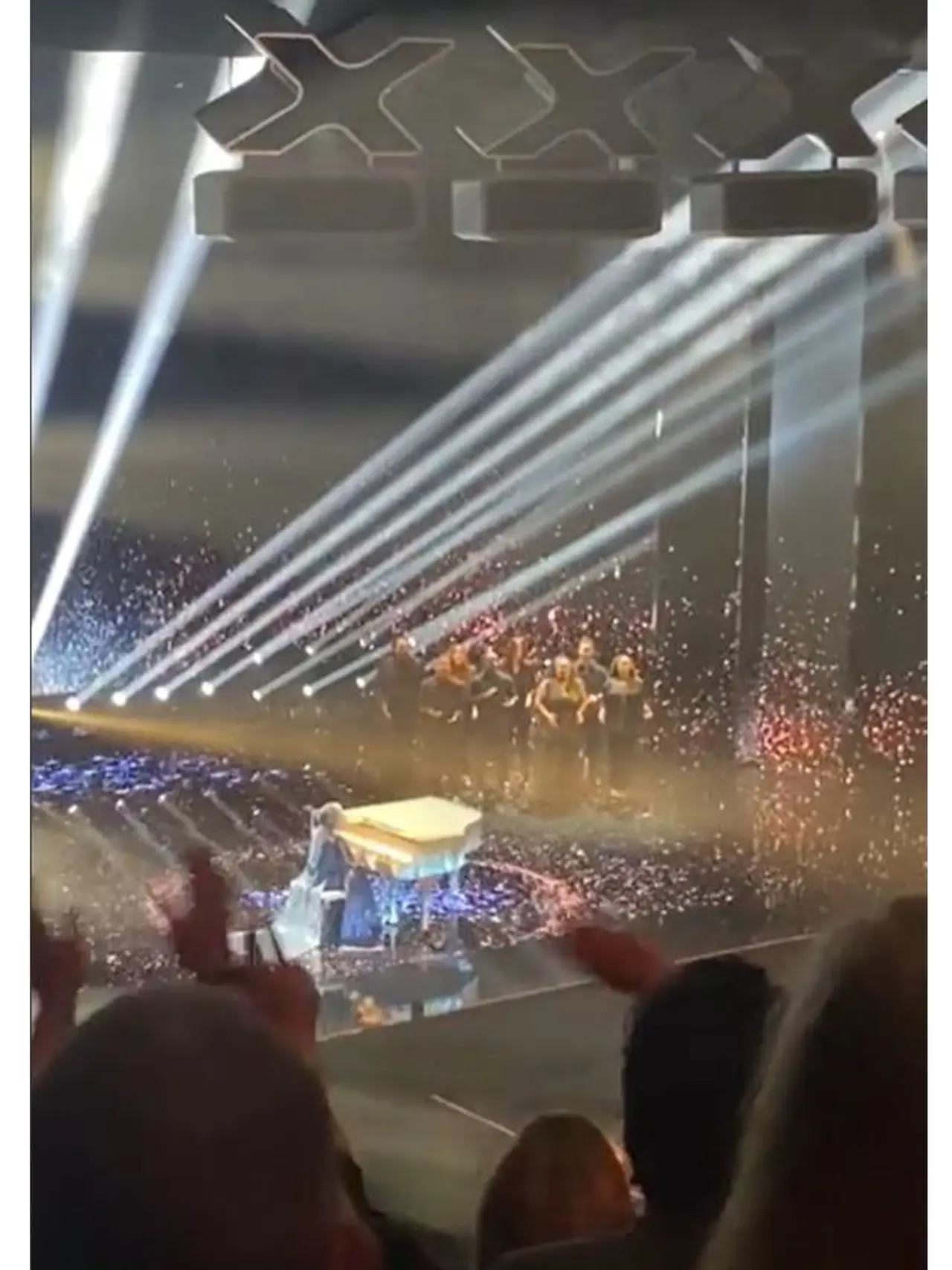 7 Potret Uya Kuya Nonton Putri Ariani di Final AGT, Merinding Pas ...