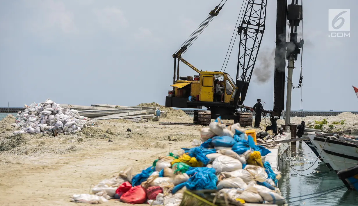 FOTO: Meninjau Pembangunan Dermaga di Pulau Pramuka - Foto Liputan6.com