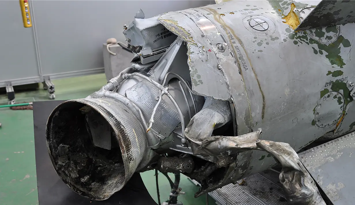 Ini Puing Rudal Korea Utara yang Jatuh di Perairan Korea Selatan - Foto ...