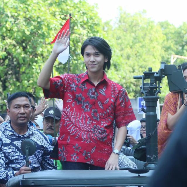 7 Potret Seru Gala Premiere Film Bumi Manusia dan Perburuan di Surabaya