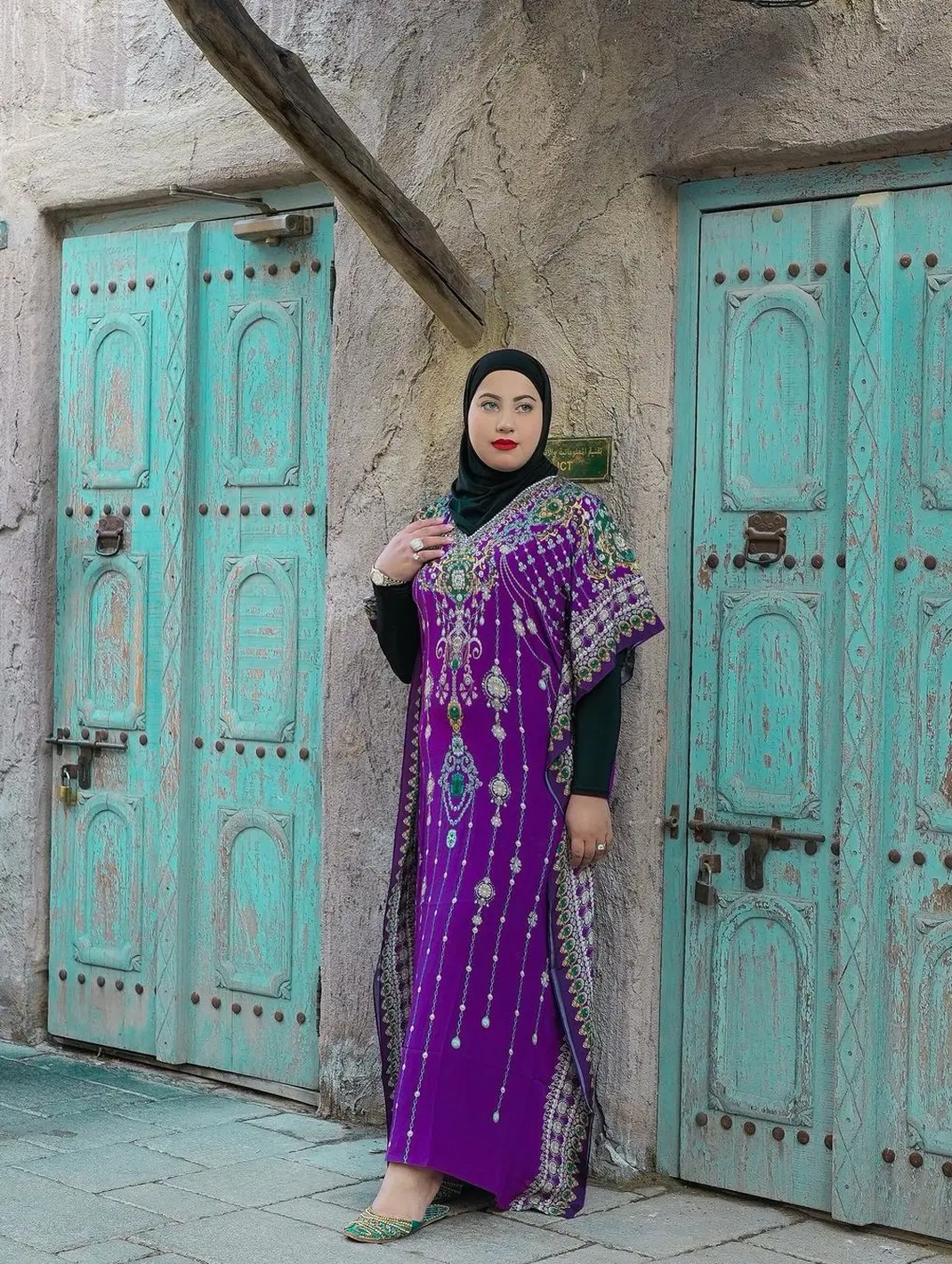 8 Potret Gaya Tasyi Athasyia yang Gemar Pakai Outfit Cerah dan Tas ...