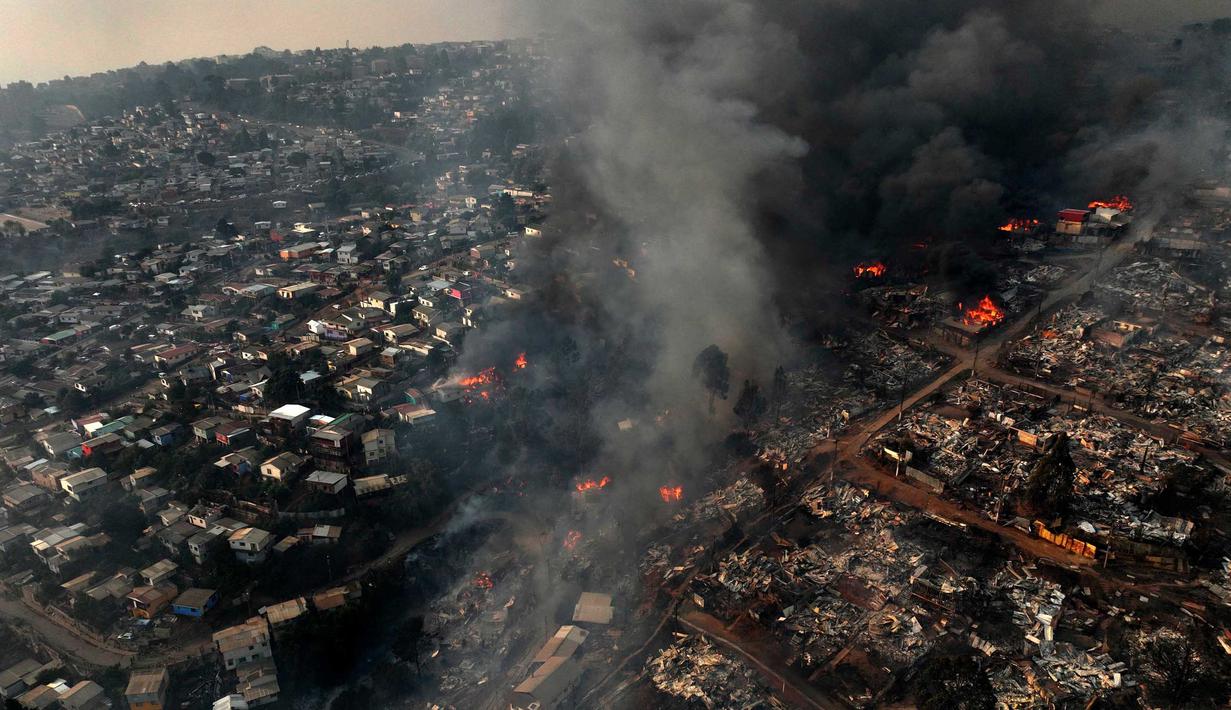 Penampakan dari Udara Kobaran Api Kebakaran Hutan di Chile