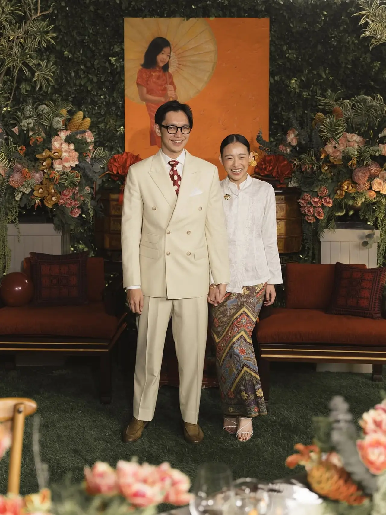 6 Potret Beda Acara Lamaran Brandon dan Ferry Salim, Pakai Setelan Jas ...