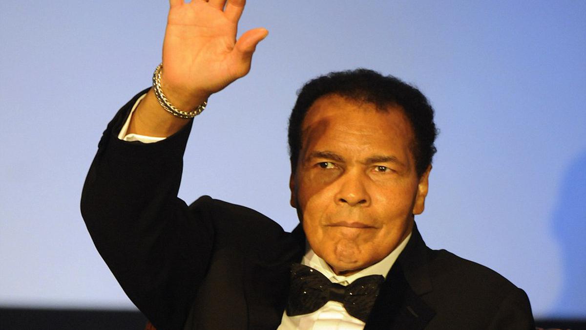 Tutup Usia, Ini 10 Potret Muhammad Ali untuk Kenang Kehebatannya ...