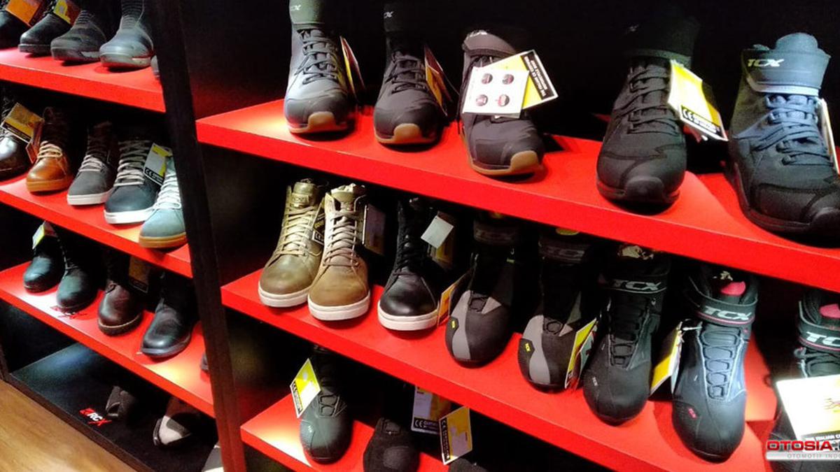 Simak Pilihan Sepatu Riding yang Aman dan Tetap Gaya - Berita Otosia.com