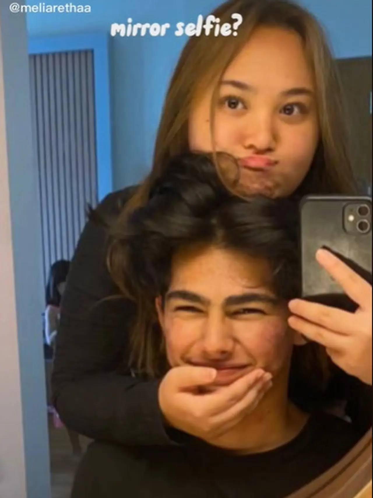 6 Potret Kompak Andre Kalaweit dan Kekasih, Hobi Jelajahi Alam Bareng - Hot Liputan6.com