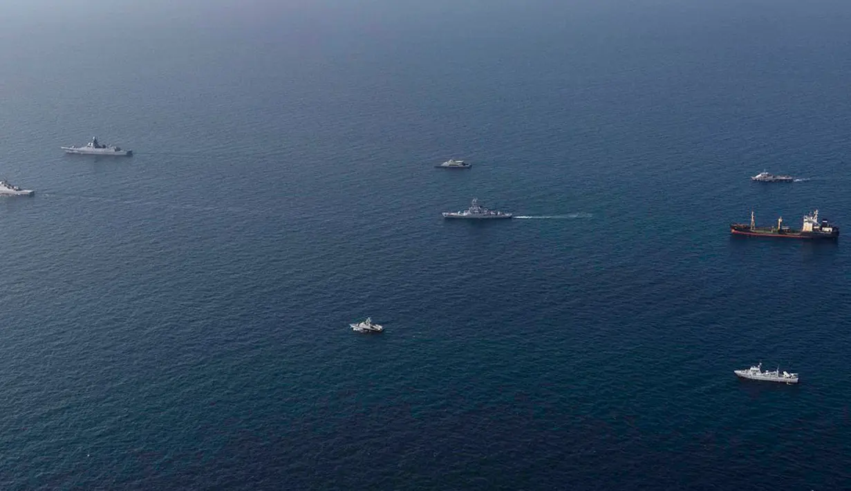 Iran, Rusia, dan China Kerahkan Kapal Perang dalam Latihan Militer Bersama di Teluk Oman - Foto ...