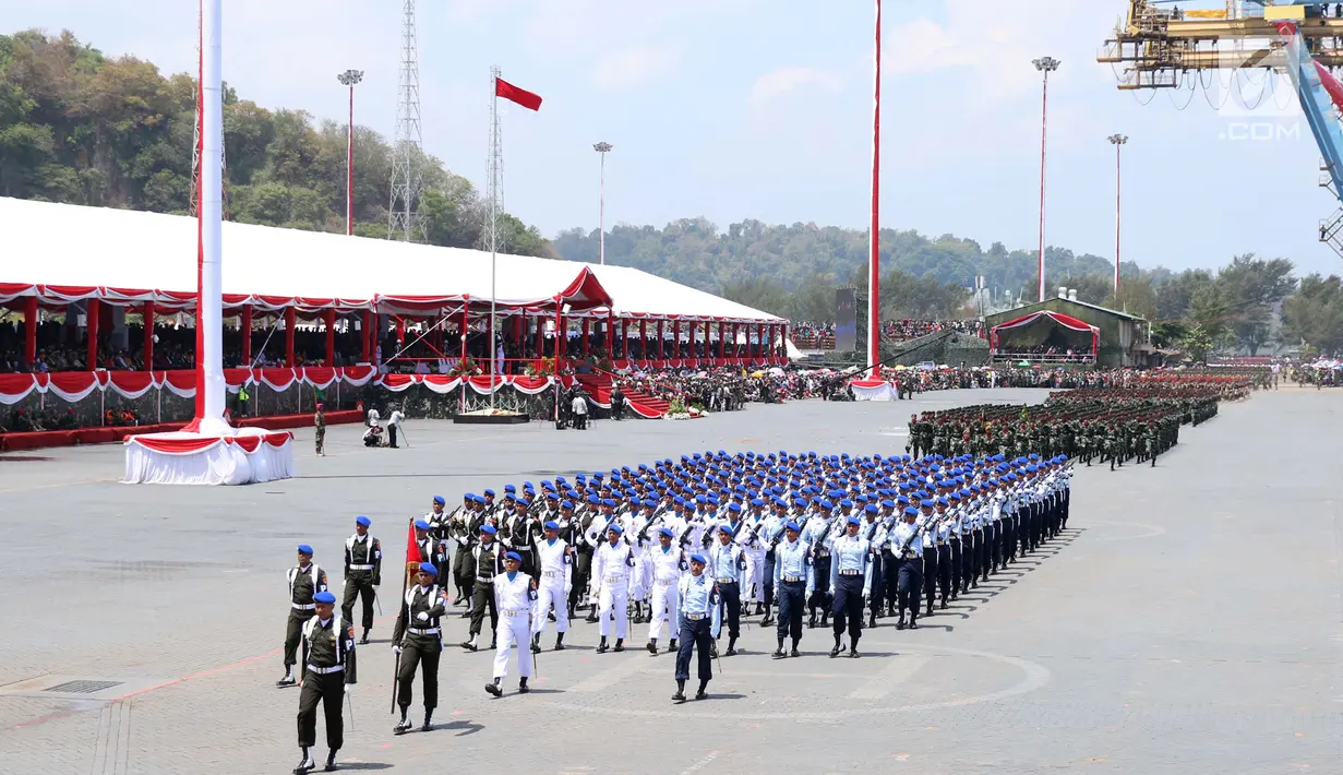 PHOTO: Atraksi Militer Prajurit TNI dalam Peringatan HUT Ke-72 - Foto Liputan6.com