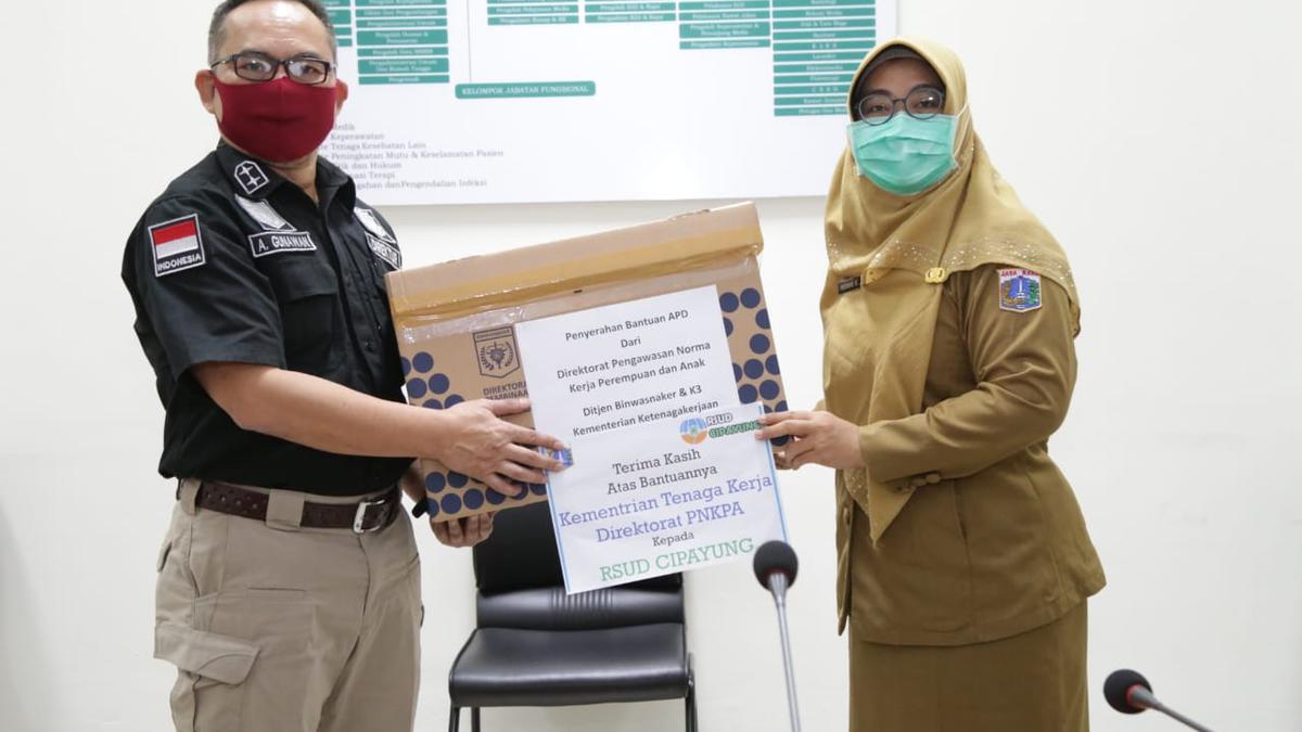 Kemnaker Sumbang APD bagi Tenaga Medis - News Liputan6.com