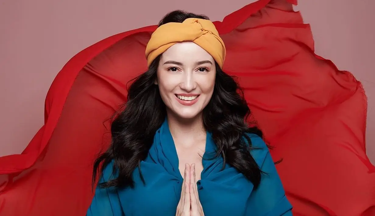 FOTO: Gaya Pemotretan Julie Estelle dalam Berbagai Tema, Memukau - Foto ...