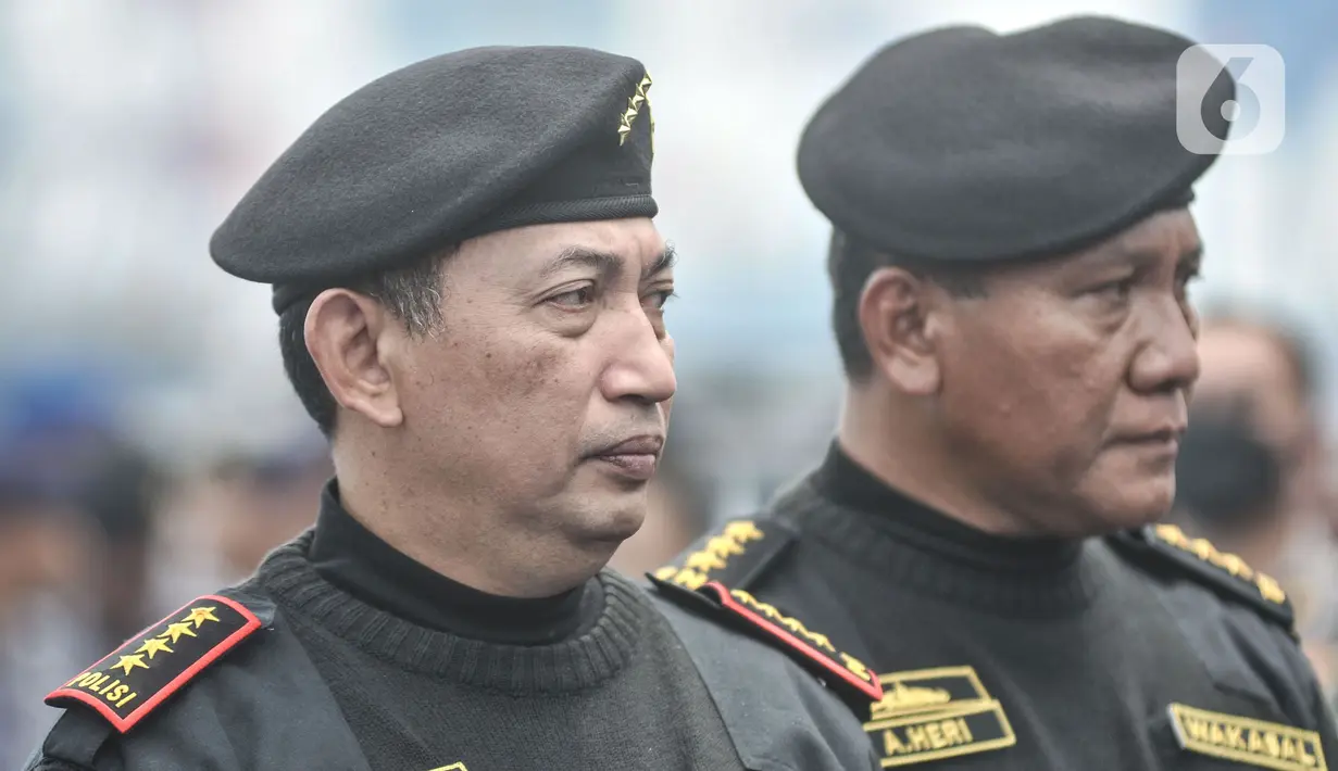 Kasal Laksamana TNI Yudo Margono Sematkan Brevet Hiu Kencana ke Puan ...