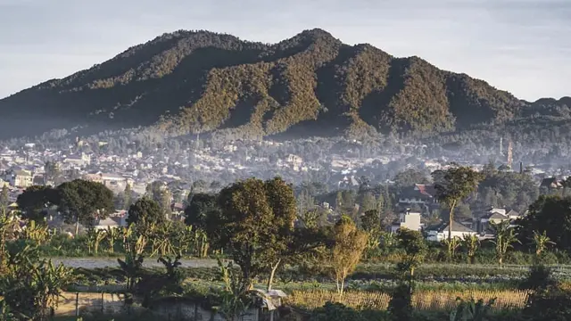 6 Fakta Menarik Gunung Burangrang, Sisa Hasil Letusan Gunung Sunda di ...