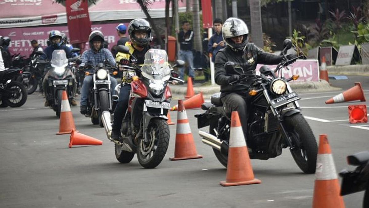 Agar Selamat di Jalan, Kebiasan Aman Berkendara Memang Harus Dibiasakan - Otomotif Liputan6.com