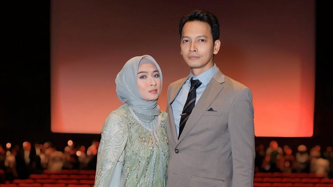 6 Pose Fedi Nuril dengan Setelan Jas, Formal di Gala Premiere Hingga Viral Pakai Celak Hitam di ...