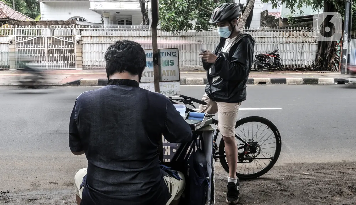 FOTO: Jasa Servis KTP Keliling di Tengah Pandemi COVID-19 - Foto ...