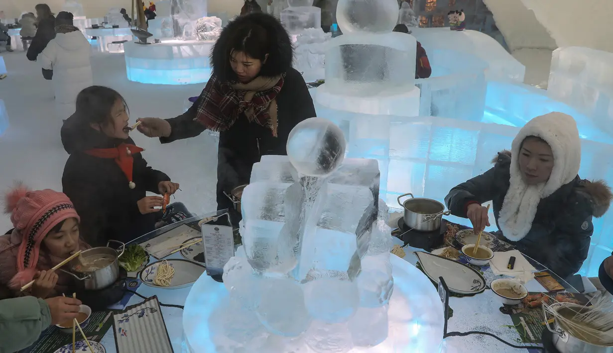 FOTO: Menikmati Hot Pot di Dalam Igloo Super Dingin - Foto Liputan6.com