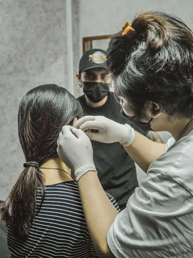 Niyo Vokalis Nano Band Seriusi Body Piercing, Bahas Soal Prosedur ...