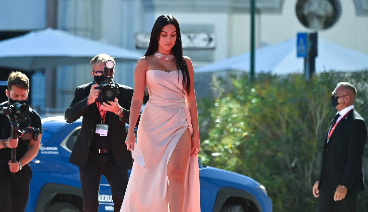 FOTO: Pesona Pacar Ronaldo di Karpet Merah Venice Film Festival 2020 ...