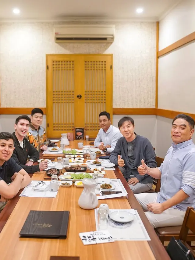 Verrell Bramasta Pamer Potret Makan Malam Bareng Shin Tae-Yong, Hangat ...