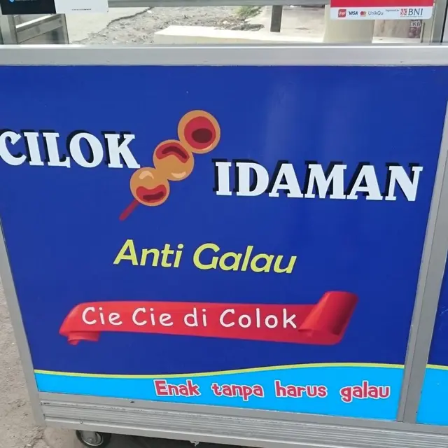 6 Tulisan Nyeleneh di Gerobak Cilok Ini Bikin Pembeli Jadi Salah Fokus - Hot Liputan6.com