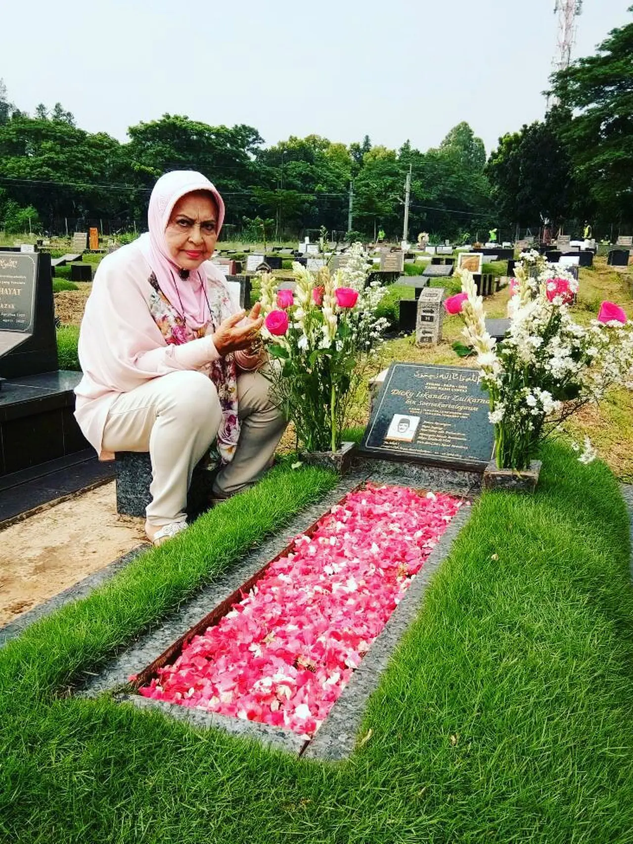 Mieke Wijaya Meninggal Dunia dalam Keadaan Tersenyum - ShowBiz Liputan6.com