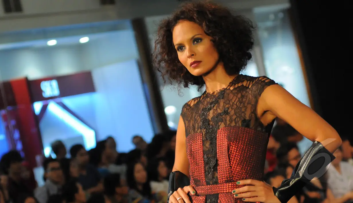 Deretan Model Beken di Fashion Show Opi Bachtiar - Foto Liputan6.com
