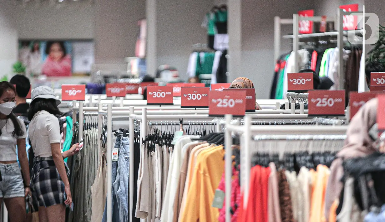 Diskon Natal dan Akhir Tahun di Pusat Perbelanjaan - Foto Liputan6.com