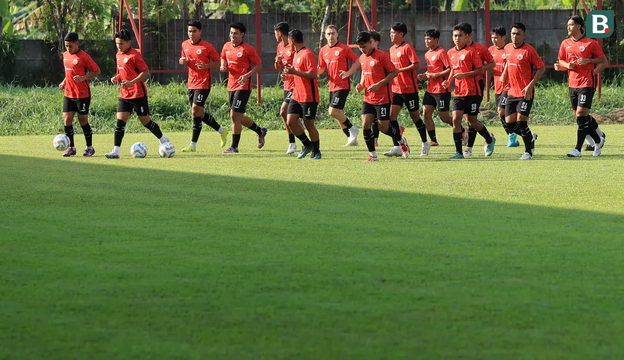 Foto: Persija Jakarta Bersiap Jelang Bertandang ke Markas Persita di ...
