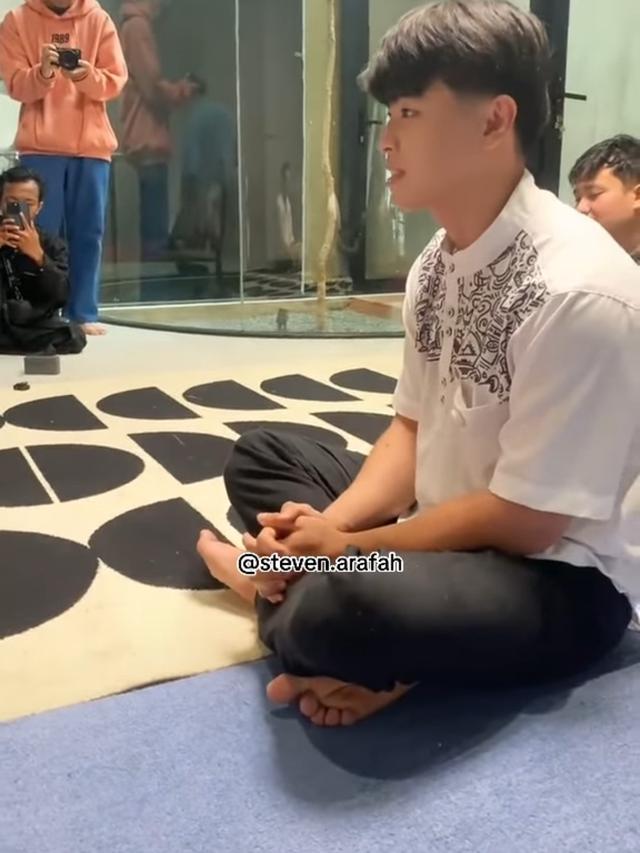 7 Potret Steven Wongso Resmi Mualaf, Syahadat Dibimbing Ustaz Felix Siauw