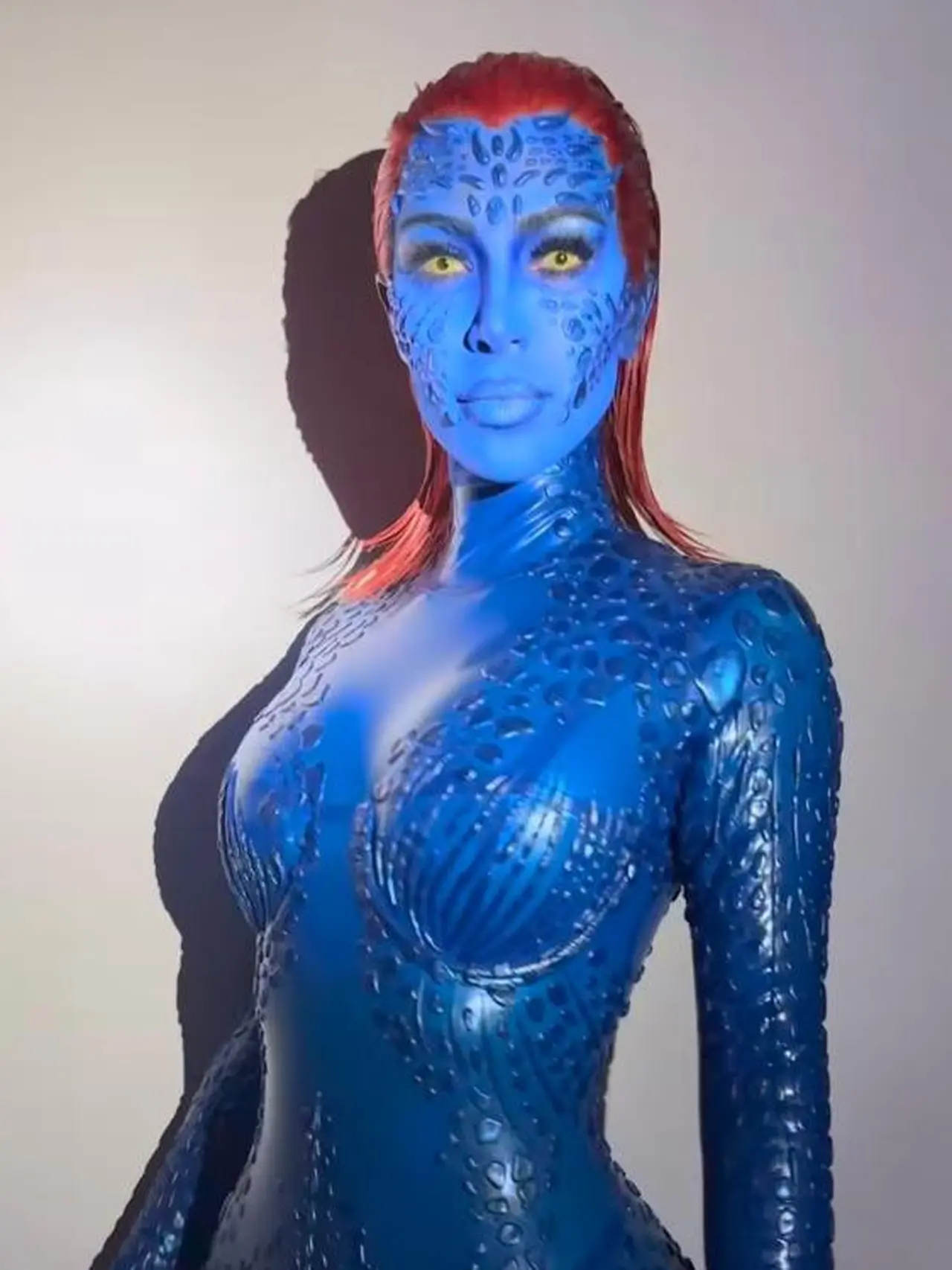 Adu Gaya Anya Geraldine dan Kim Kardashian Sama-sama Jadi Mystique di Momen Halloween - Fashion ...