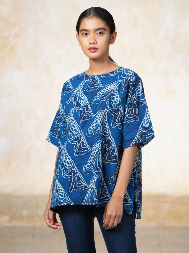 11 Model Blouse Batik Terbaru untuk Wanita Aktif dan Stylish, Sesuai ...
