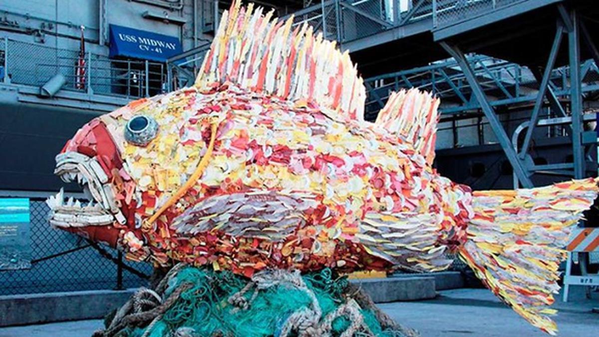Diambil Dari Laut, Patung-Patung Sampah Plastik Ini Ingatkan Kita Untuk ...