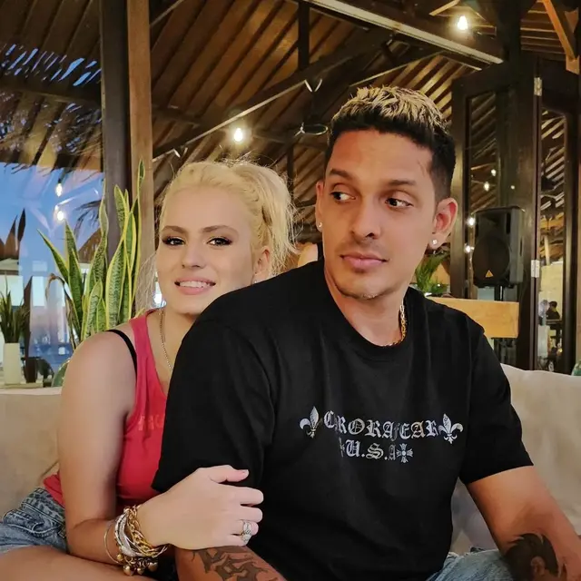 7 Potret Kebersamaan Robby Shine dan Nastasya, Selalu Kompak Bikin ...