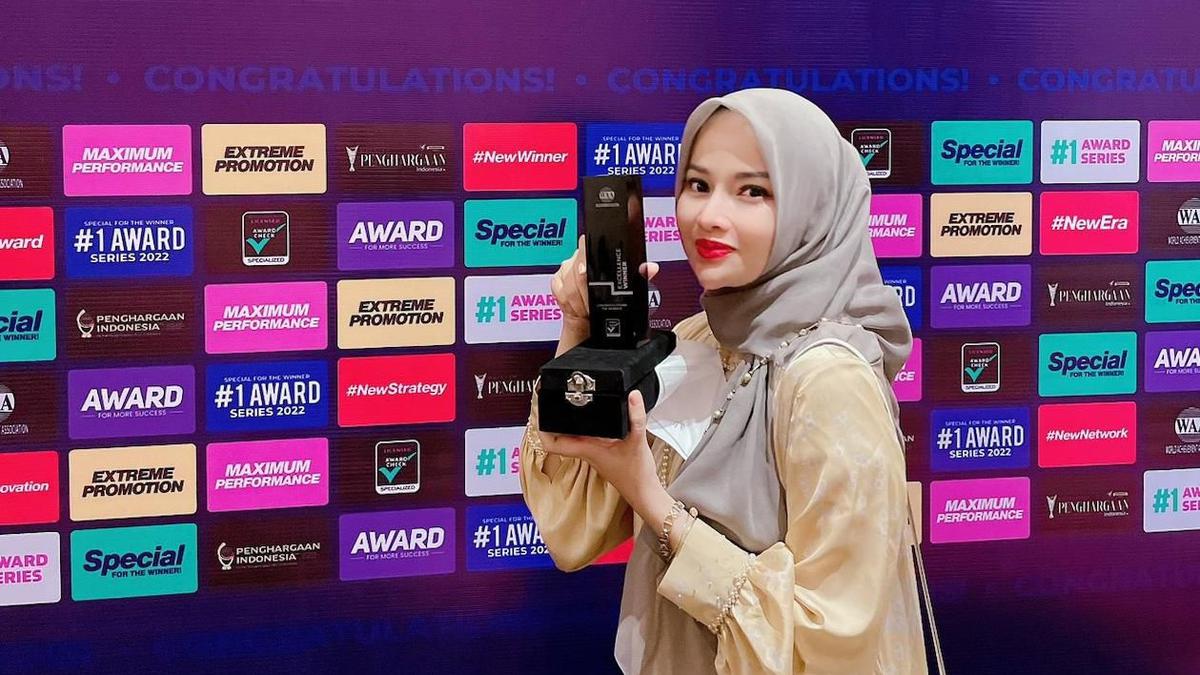 dr. Ayu Widyaningrum Siap Cetak Rekor MURI Karena Meraih 124 Penghargaan dari Dalam dan Luar ...