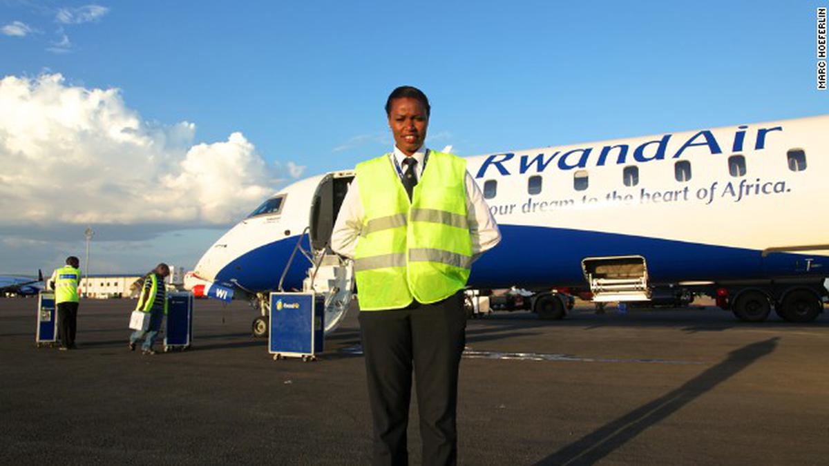 Inilah Sosok Pilot Wanita Pertama dari Rwanda yang Inspiratif - Photo ...