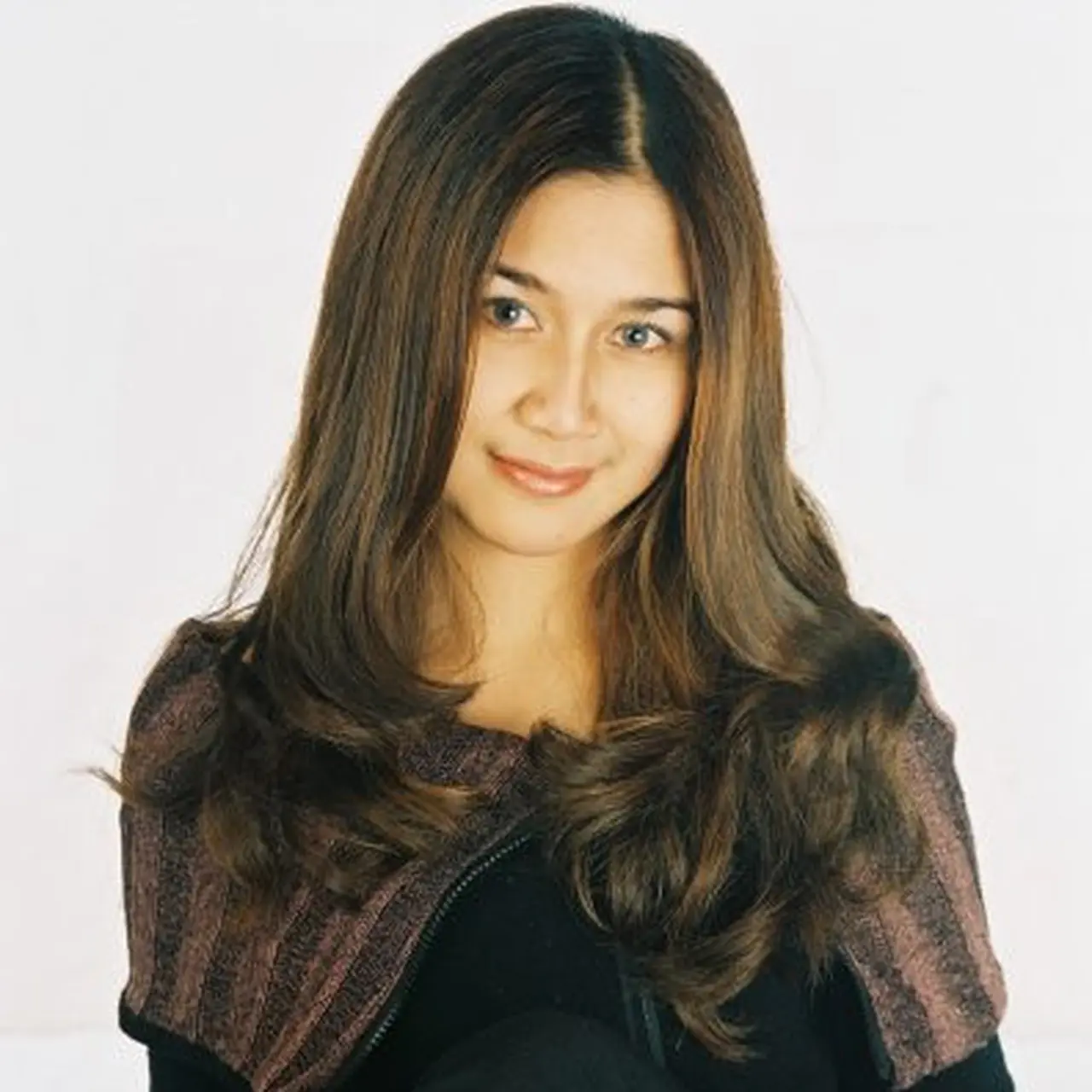 6 Potret Masa Muda Dine Mutiara Istri Sahrul Gunawan, Disebut Mirip ...