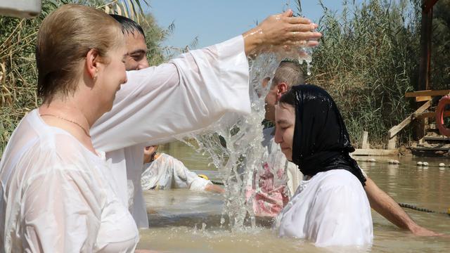 Baptis adalah Proses Penyucian Dosa dan Mengakui Keimanan, Ini Syarat ...