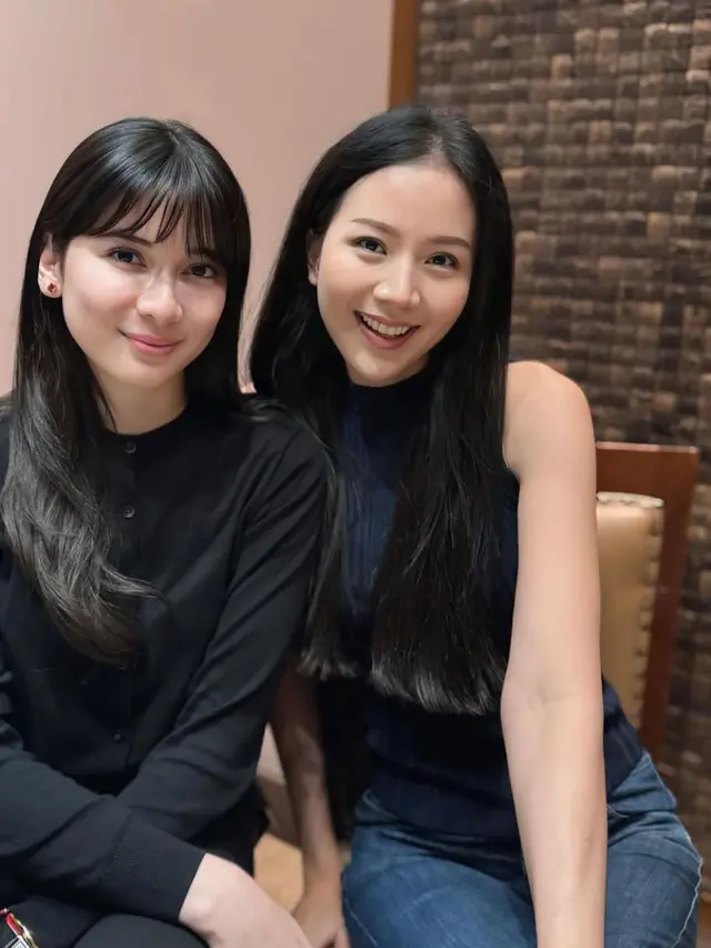 4 Momen Kebersamaan Agnes Jennifer dan Iris Wullur, Disebut Senasib - Hot Liputan6.com