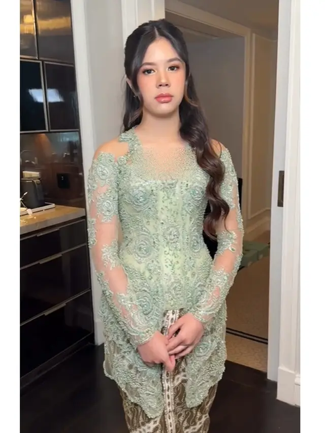 6 Potret Detail Kebaya Safeea Ahmad di Pernikahan Al Ghazali yang Curi ...