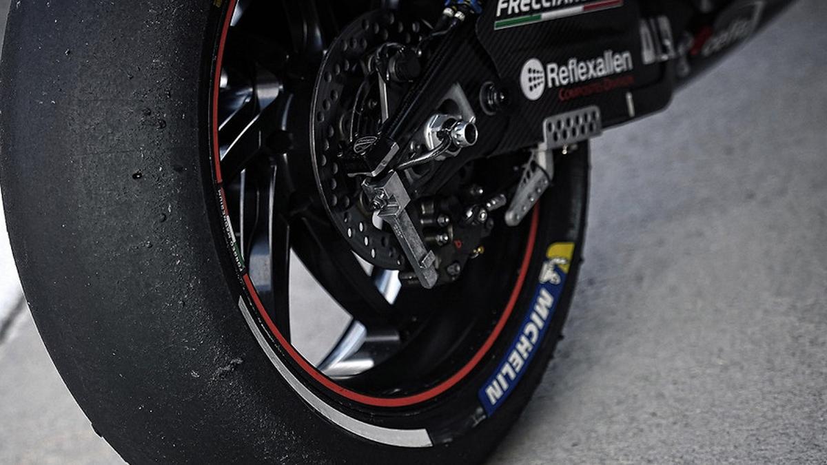 Kenapa Ban "Botak" MotoGP Tak Disarankan Untuk Motor Harian? - Berita ...